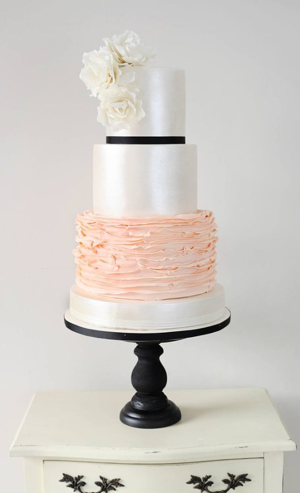 15 Simple, Classic Wedding Cakes | PreOwned Wedding Dresses