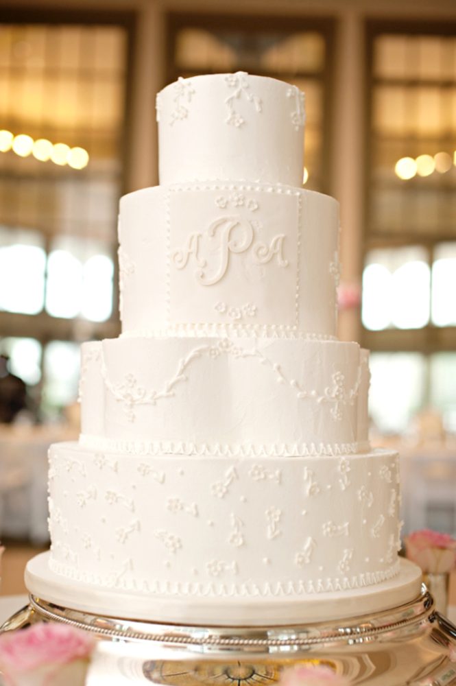 15 Simple, Classic Wedding Cakes | PreOwned Wedding Dresses