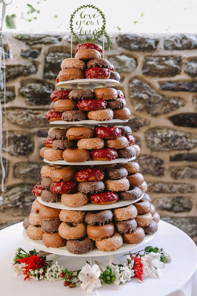 18 Delightful Doughnut Displays | PreOwned Wedding Dresses