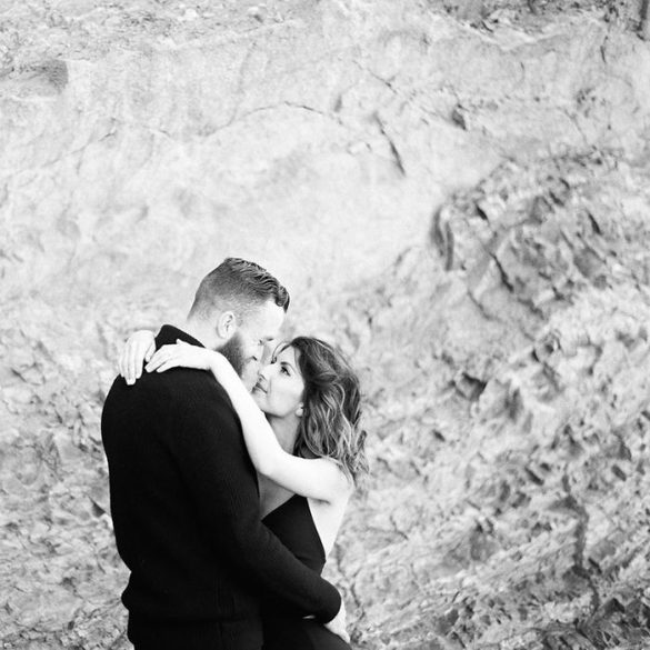 A Dreamy Coastal Engagement Session | Real Weddings | Oncewed.com