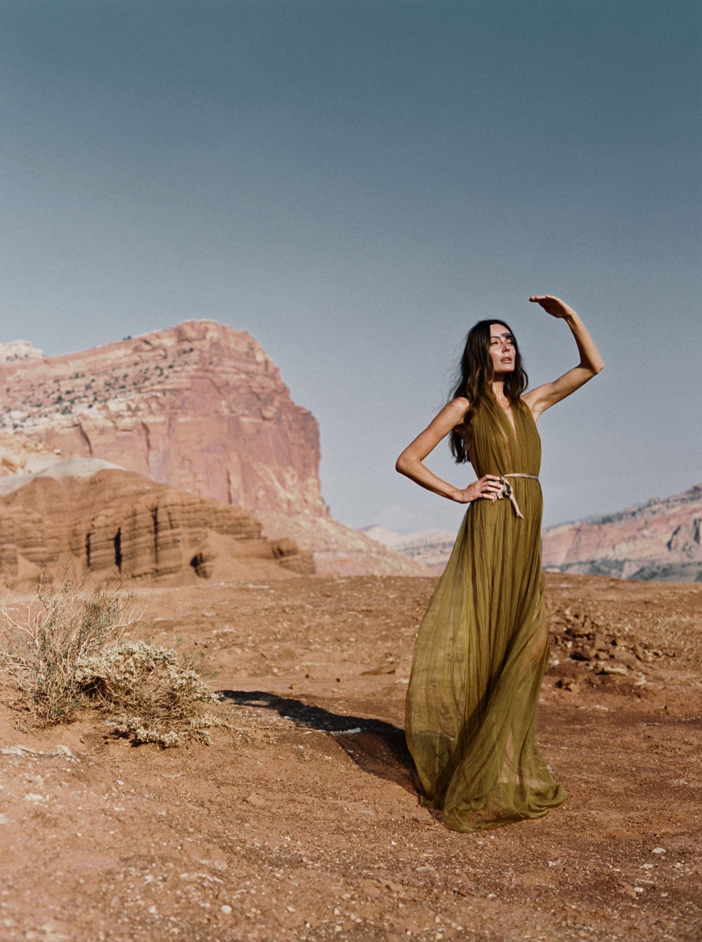 Emily Riggs Editorial in Otherworldly Utah Desert | PreOwned Wedding ...