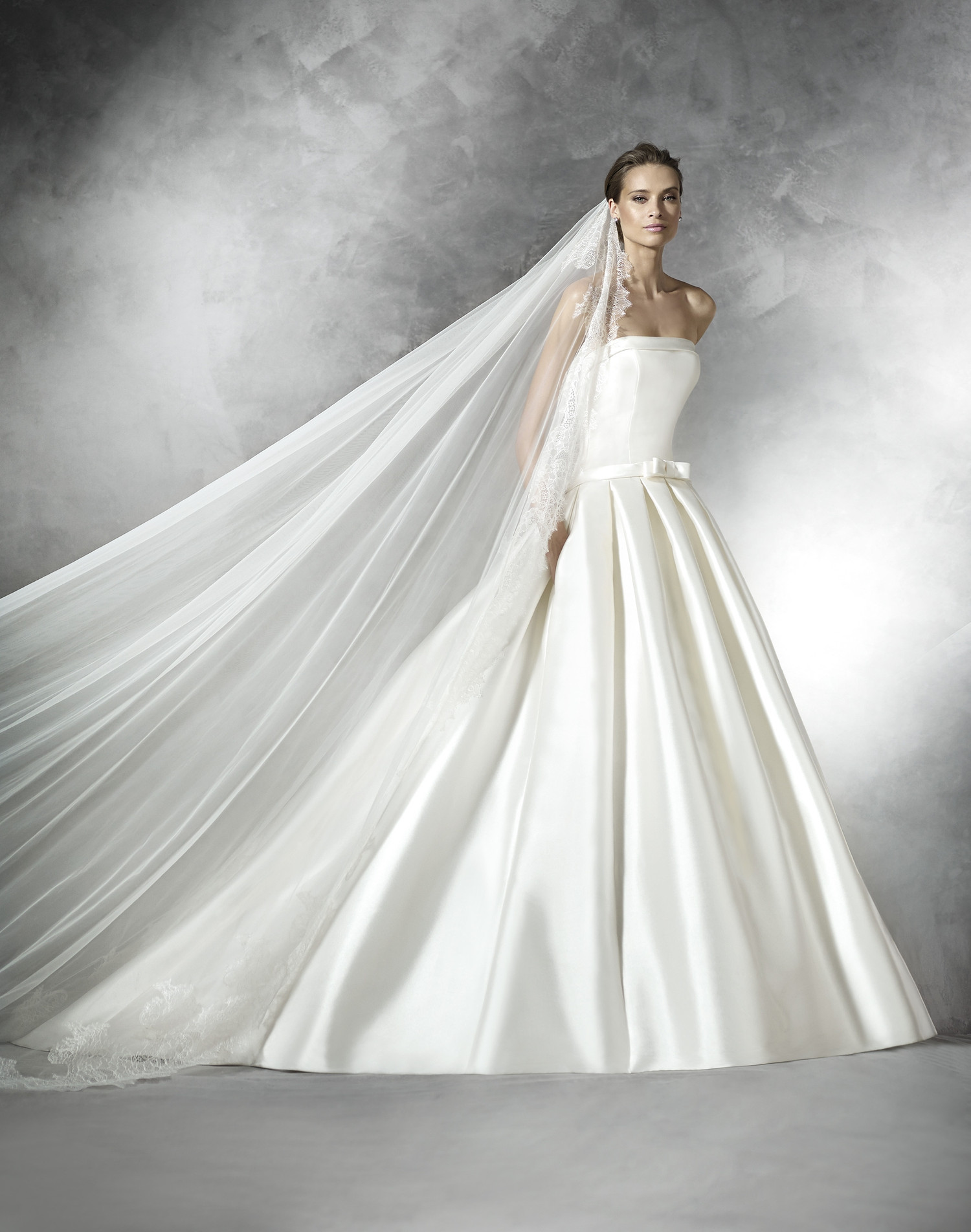 PRIANNA (Pronovias) | PreOwned Wedding Dresses