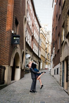 A London destination engagement session at many iconic landmarks by ...